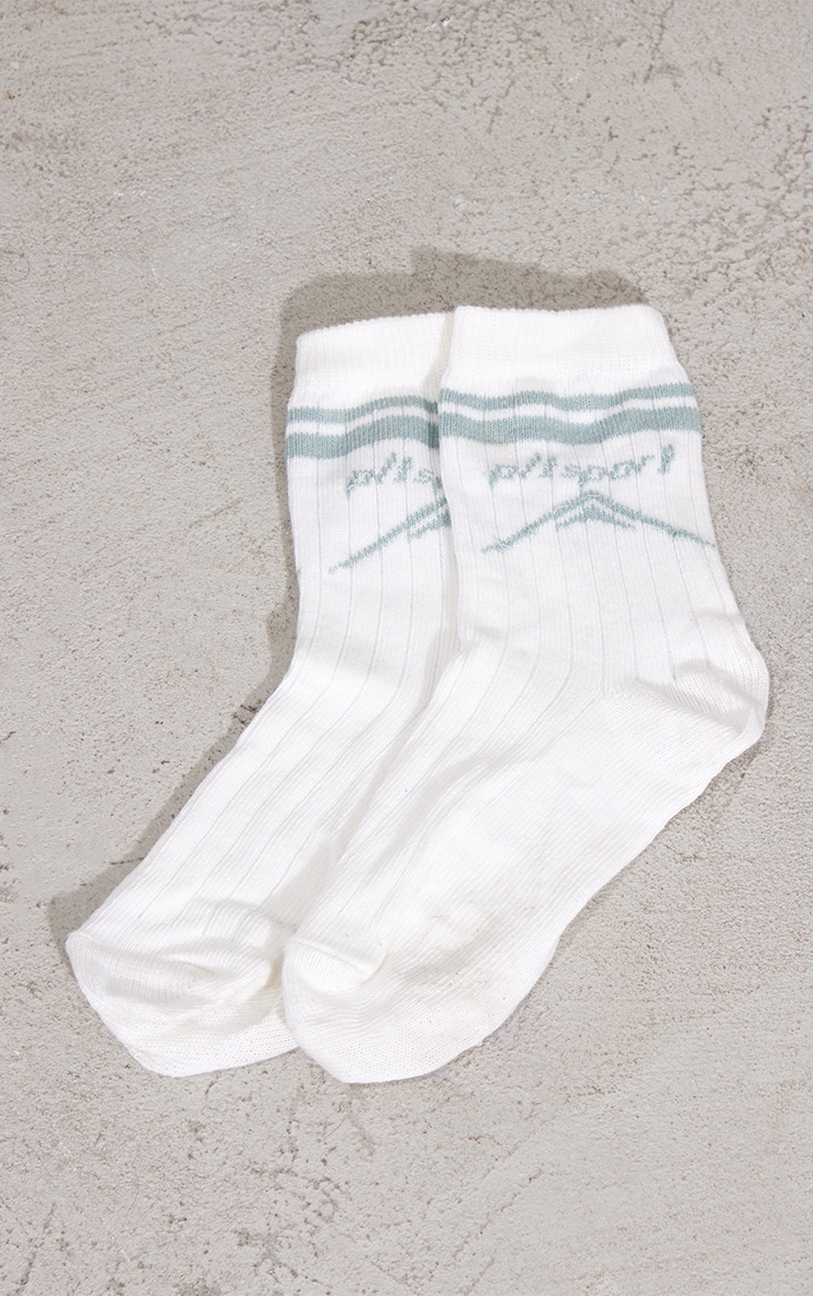 Prettylittlething White Sport Logo Socks | PrettyLittleThing AUS