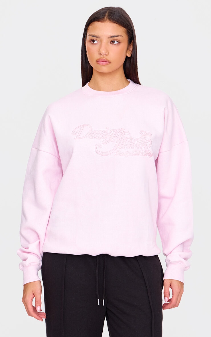 Sweat Rose Tendre Brodé "Design Studio" | Sweat | PrettyLittleThing FR