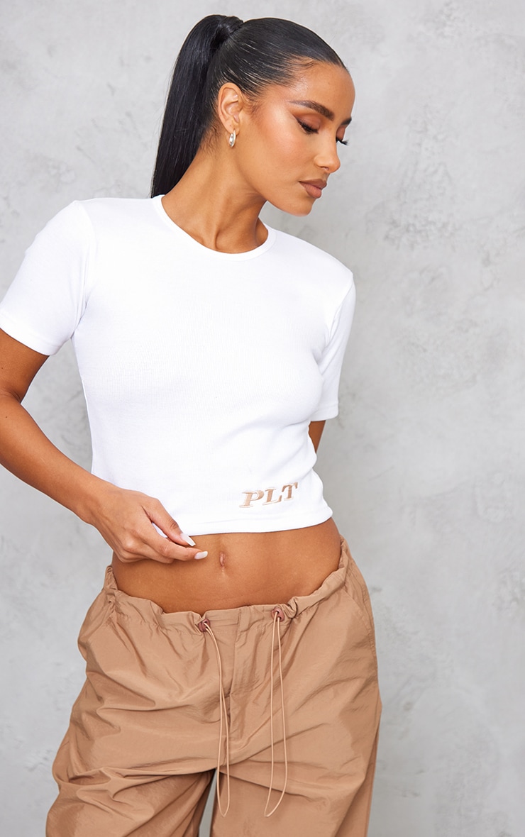 White crop top short sleeve | PrettyLittleThing USA