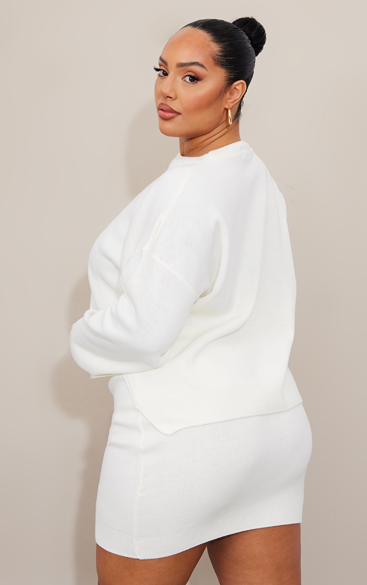 Plus Pull en maille tricot crème à côtés fendus | PrettyLittleThing FR