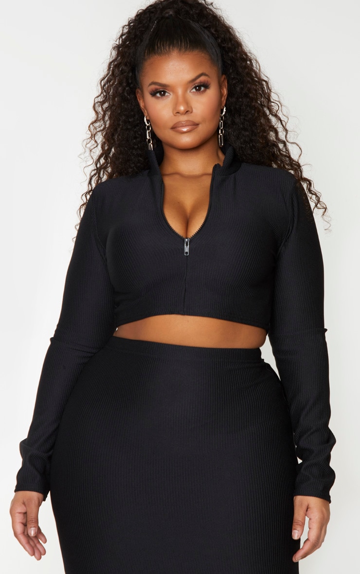 PLT Plus - Crop top très côtelé noir à zip | PrettyLittleThing FR
