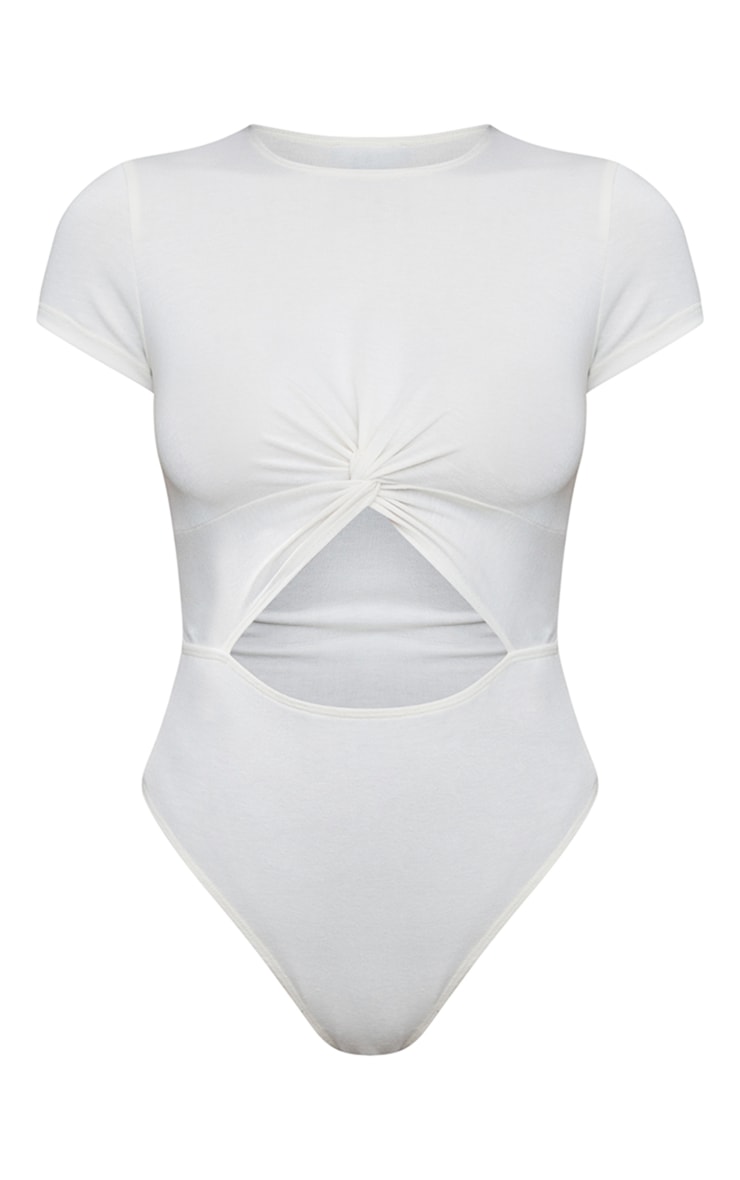 Body blanc manches courtes à découpe et torsade | PrettyLittleThing FR