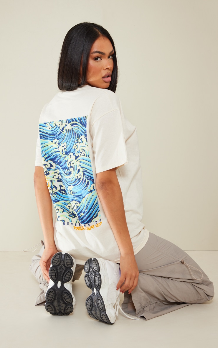 Natural Wave Back Print T Shirt | Tops | PrettyLittleThing USA