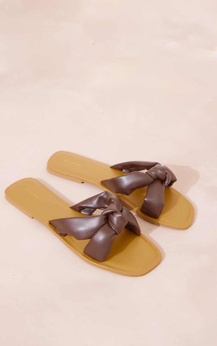 Chocolate Square Toe PU Chunky Knot Sliders | PrettyLittleThing