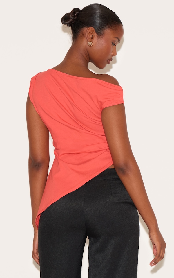 Red Asymmetric Shoulder Extreme Longline Top | Tops | PrettyLittleThing USA