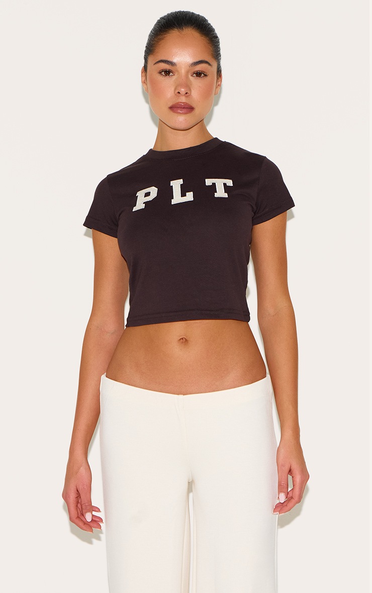 PRETTYLITTLETHING Chocolate Fitted T Shirt | Sweat | PrettyLittleThing CA