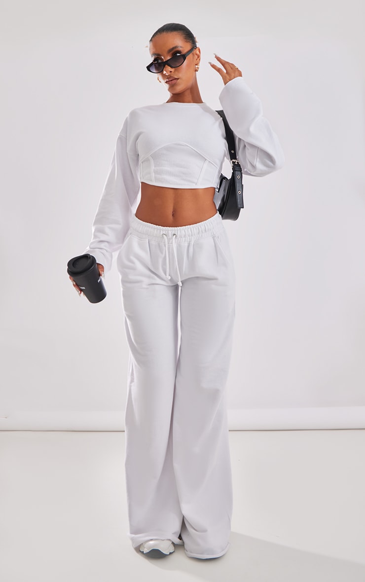 Sweat court blanc à détail corset | PrettyLittleThing FR