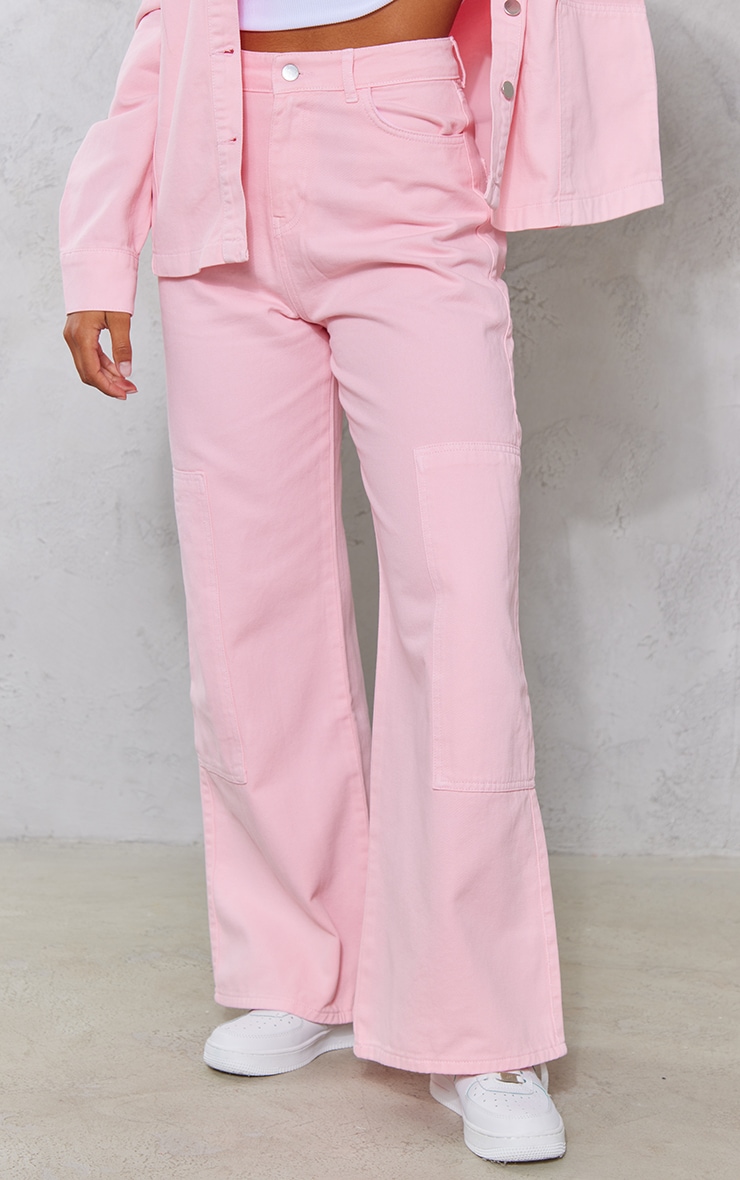 Jean boyfriend rose tendre style utilitaire | PrettyLittleThing FR