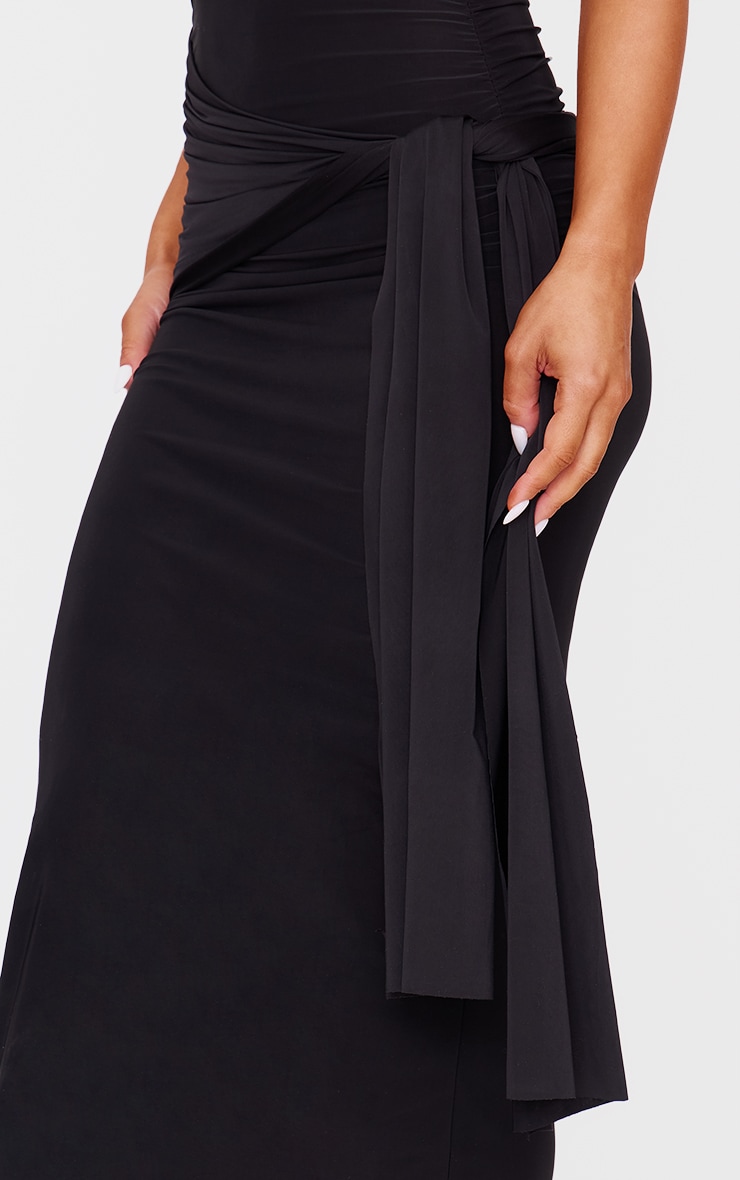 Robe Longue Moulante Noire À Épaule Dénudée Et Détail Drapé | Robes ...