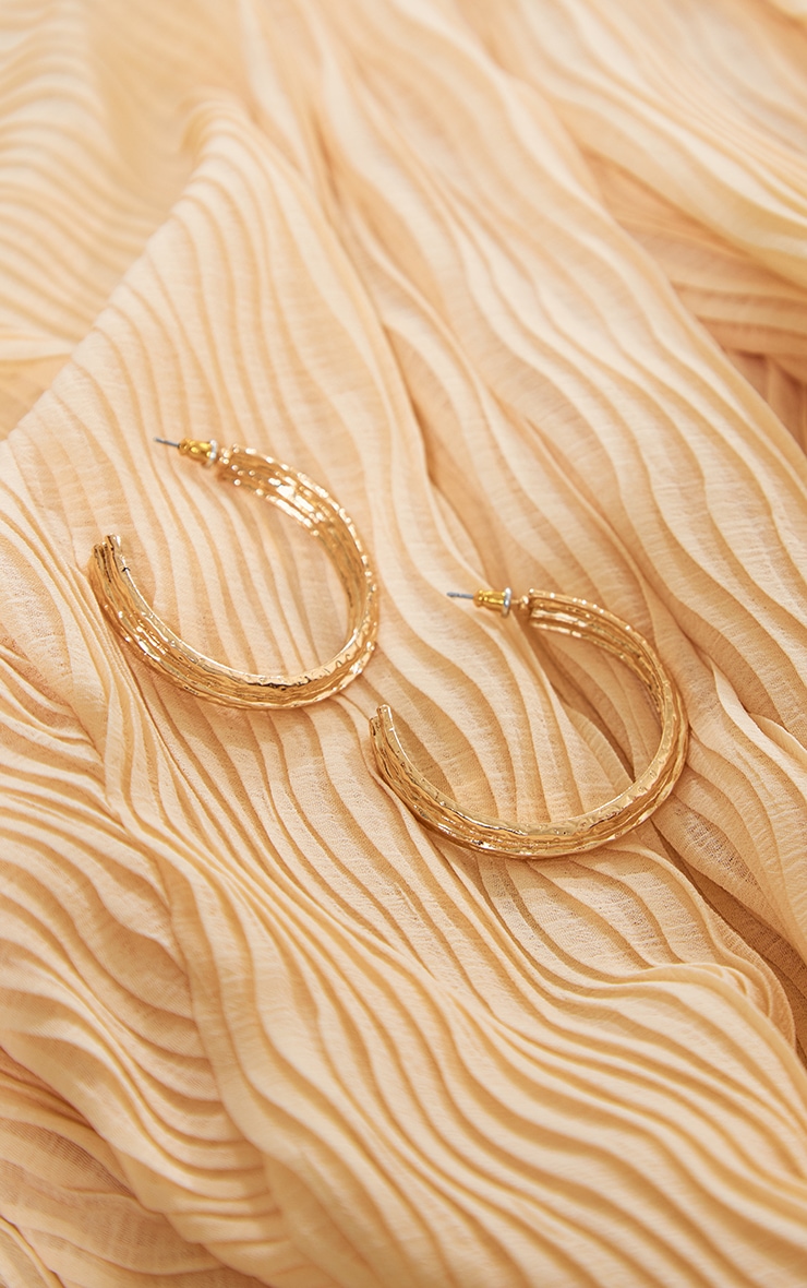 Gold Textured Ribbed Hoop Earrings | Accessories | PrettyLittleThing KSA