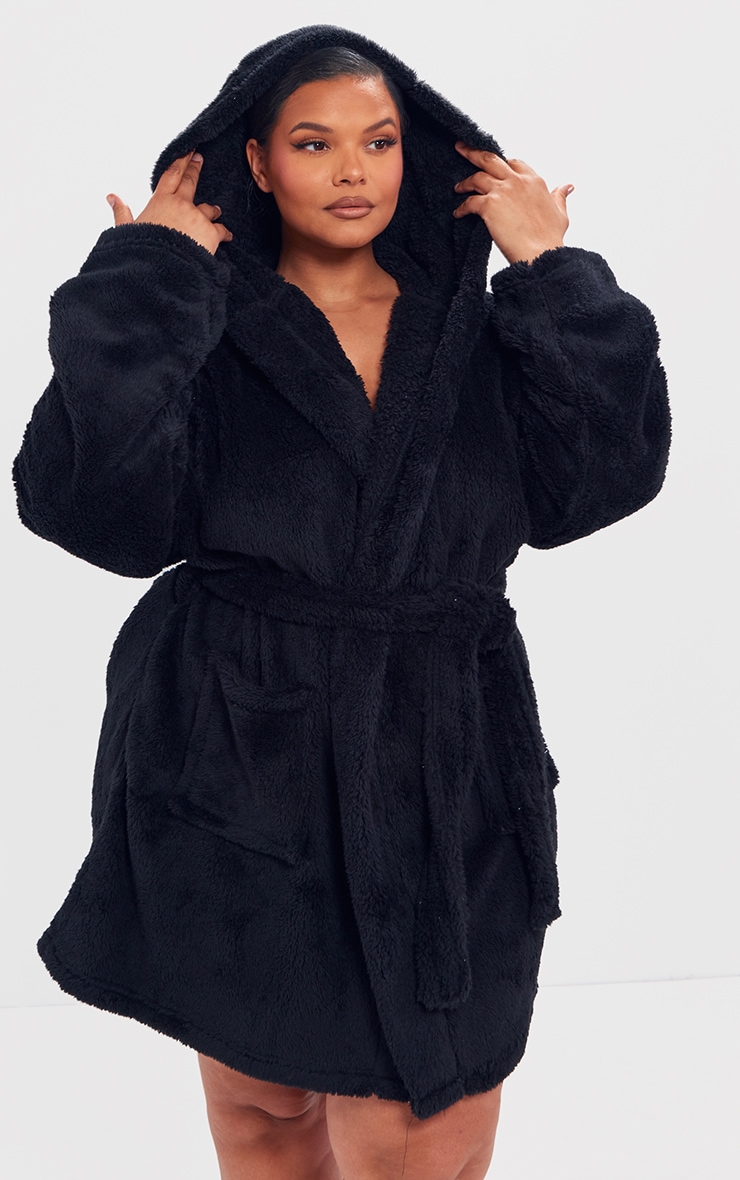 Prettylittlething Plus Black Fluffy Bath Robe | PrettyLittleThing USA
