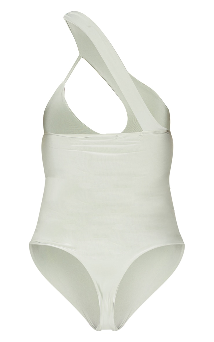 Body vert sauge à découpes et bretelle | PrettyLittleThing FR