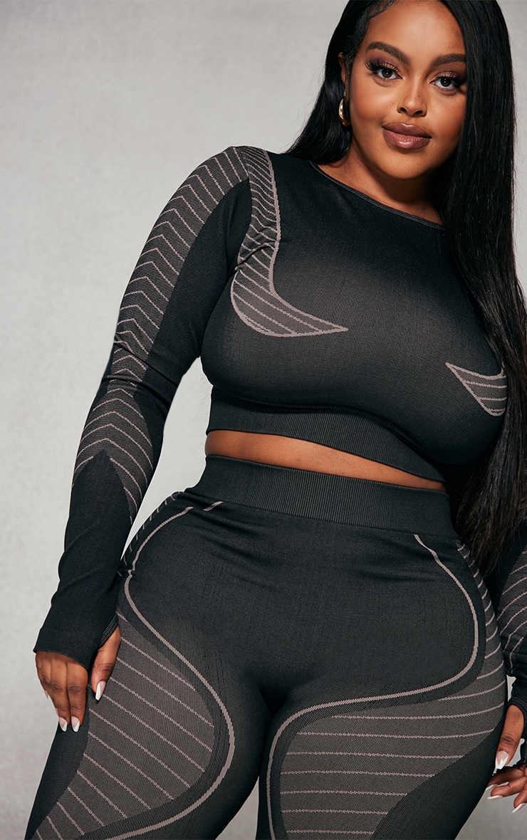 Plus Crop top sans coutures noir détail contours | PrettyLittleThing FR