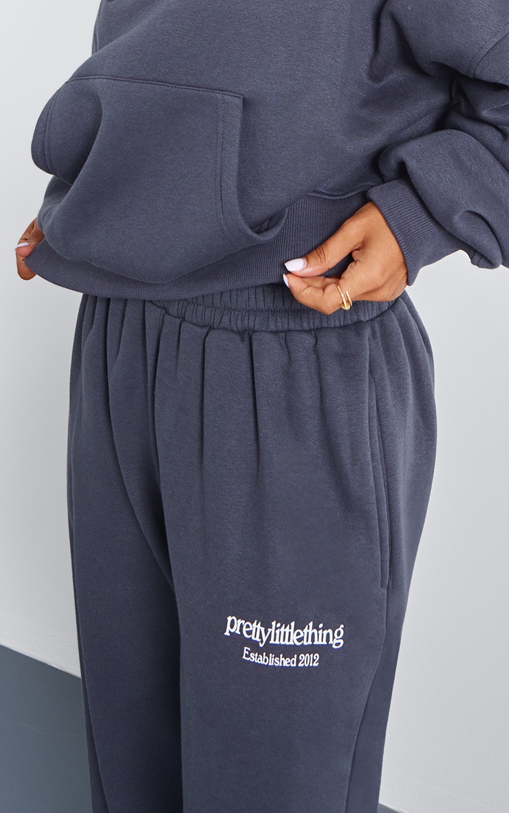 Petite Charcoal Graphic Cuffed Sweatpants | Petite | PrettyLittleThing USA