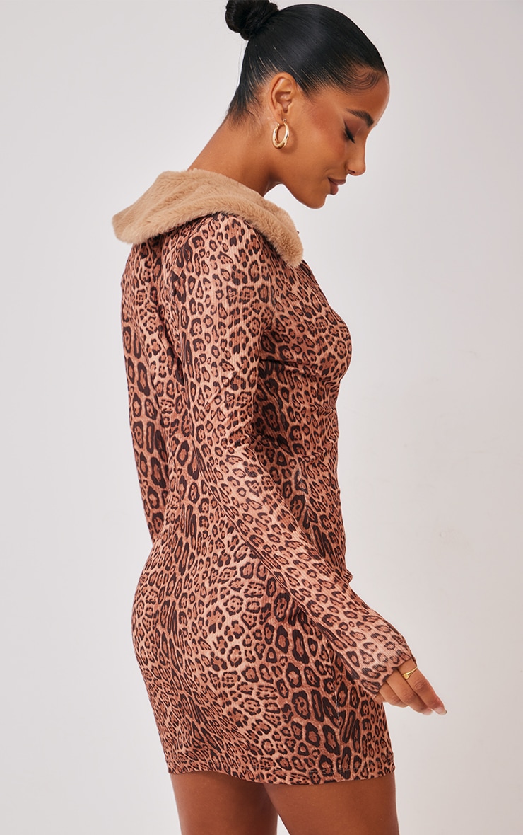 Robe moulante boutonnée marron léopard bordures fausse fourure ...