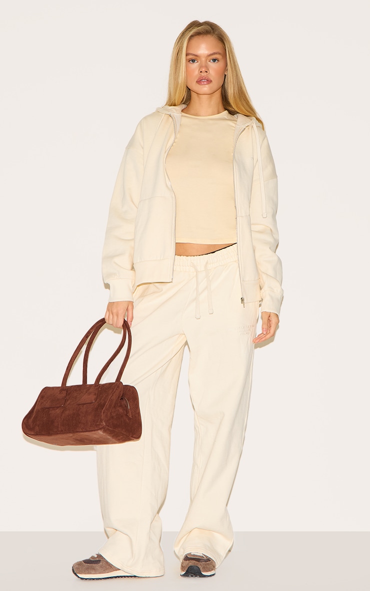 PLT Jogging Large Deluxe Crème À Logo Brodé | Sweat | PrettyLittleThing FR