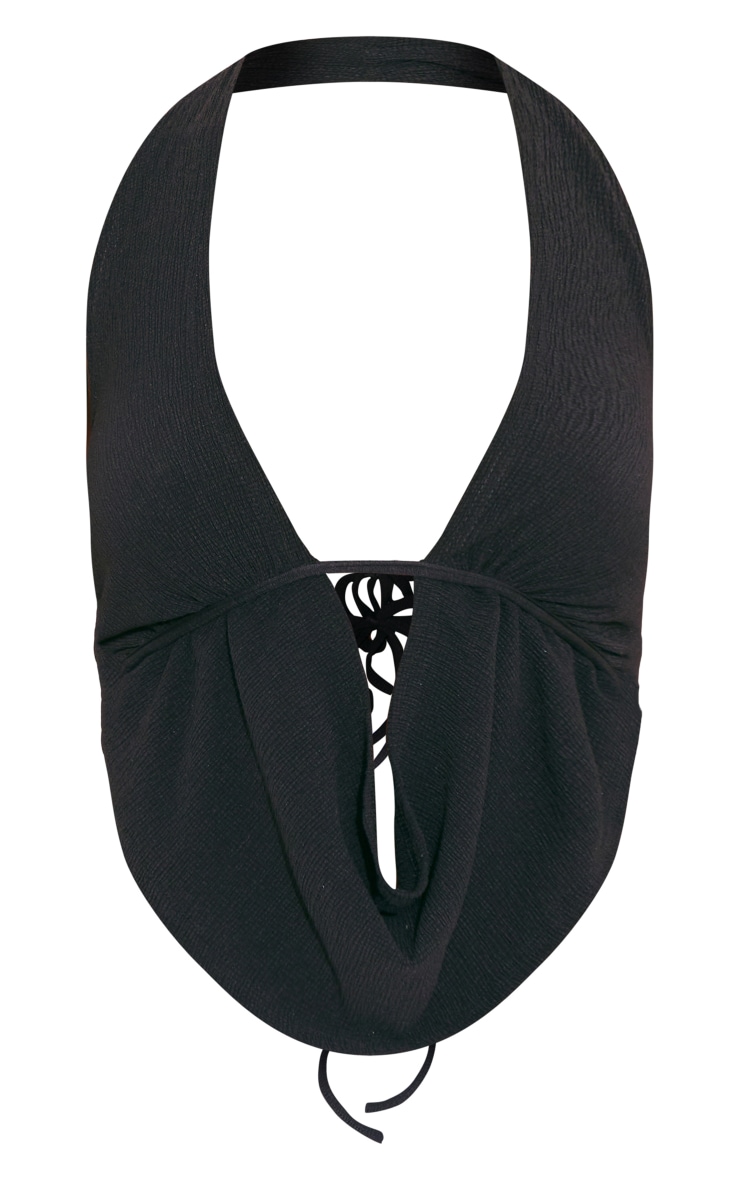 Crop top texturé noir décolleté à dos nu noué | PrettyLittleThing FR