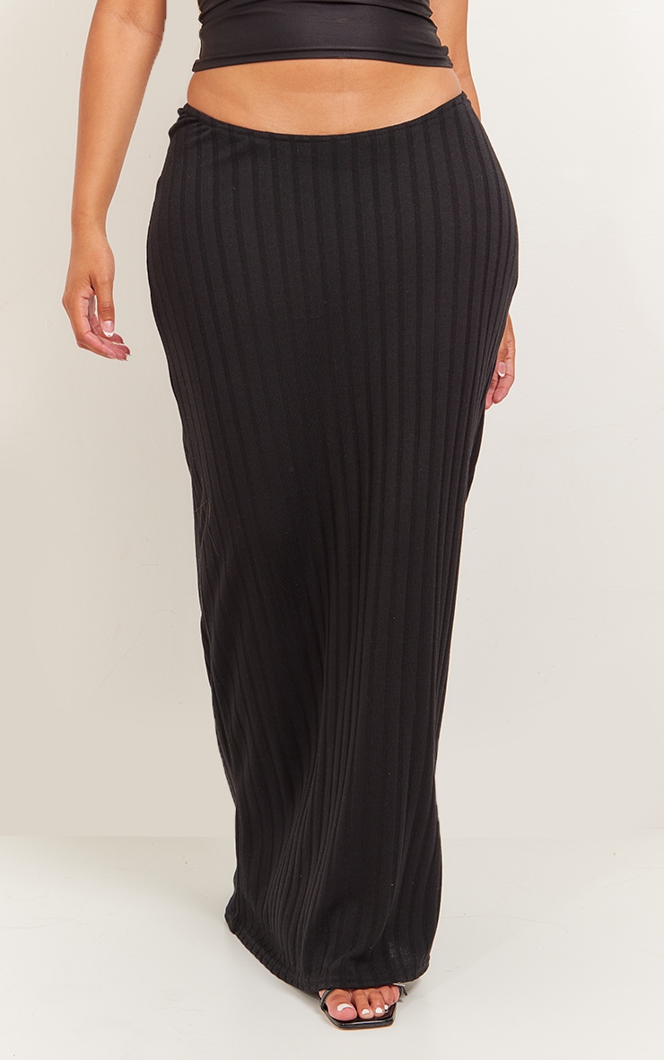 Shape Jupe longue en maille côtelée noire à taille incurvée | PrettyLittleThing FR