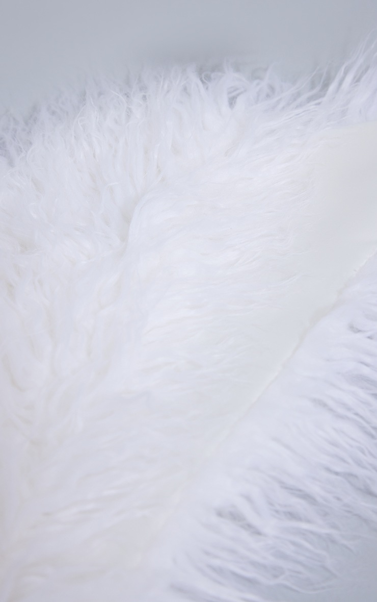 Cream Extreme Faux Fur Collar | Accessories | PrettyLittleThing USA
