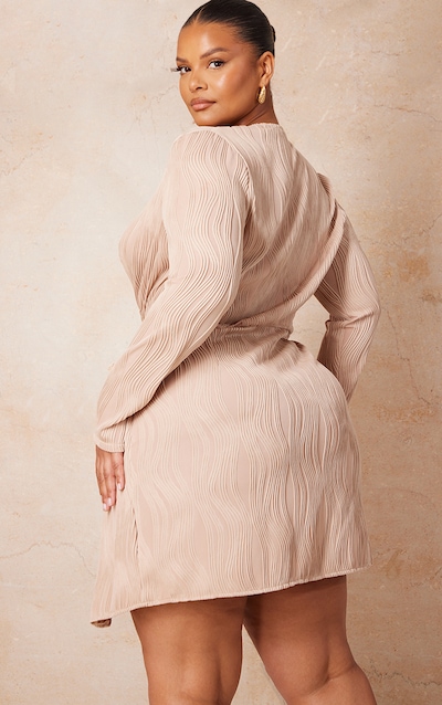 Plus Stone Plisse Wrap Front Dress | Plus Size | PrettyLittleThing USA