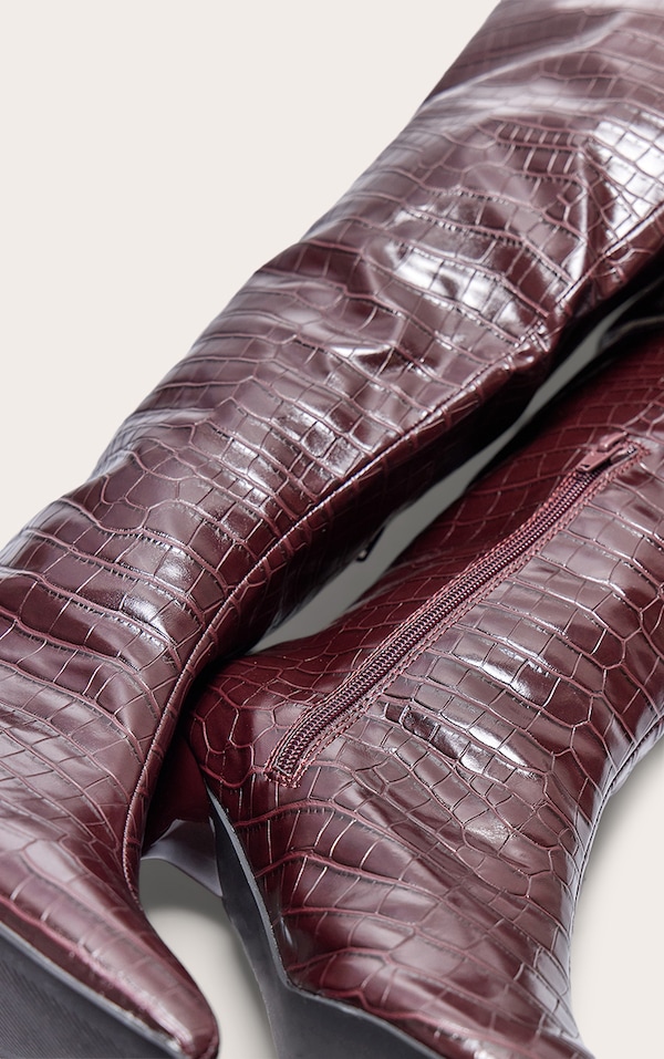Bottes Hautes Pointues En Bordeaux Effet Croco À Talon Bas Et Bout ...
