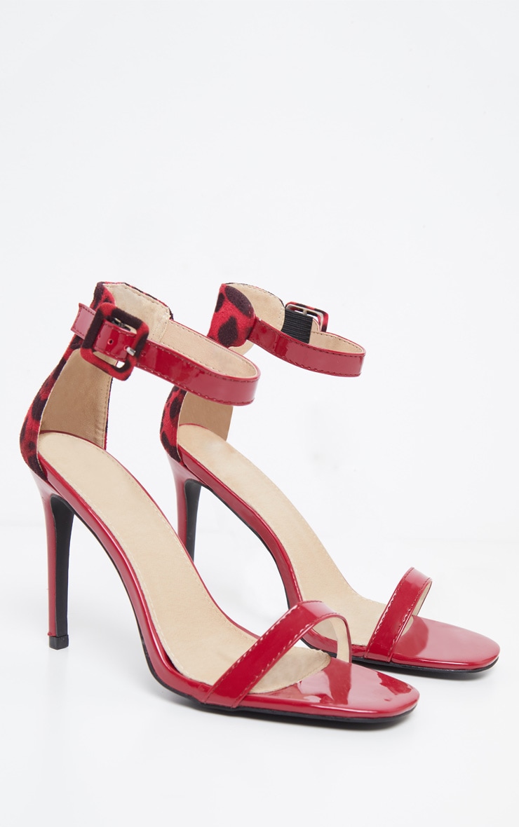 Sandales à talons léopard rouge. Chaussures | PrettyLittleThing FR