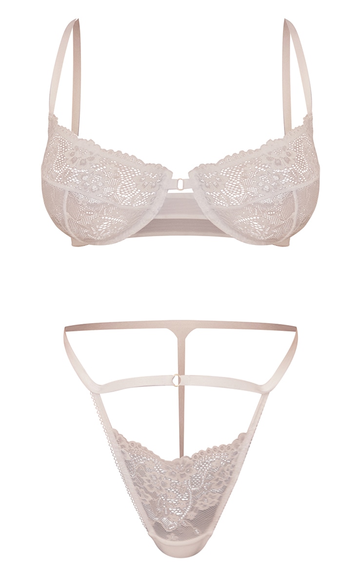 White Floral Lace Underwired Cup +Dd Bra | PrettyLittleThing