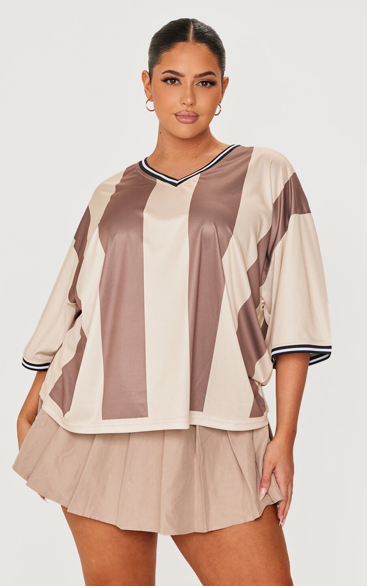 Plus Brown Striped V Neck Football T Shirt | PrettyLittleThing CA