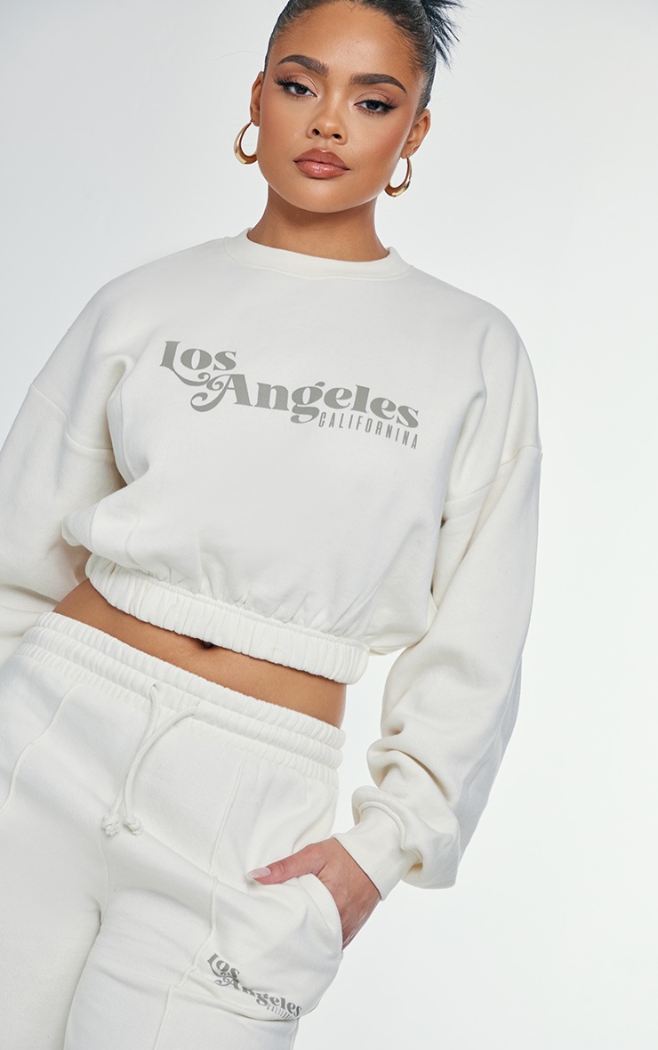 Sweat court crème à épaules carrées et slogan Los Angeles ...