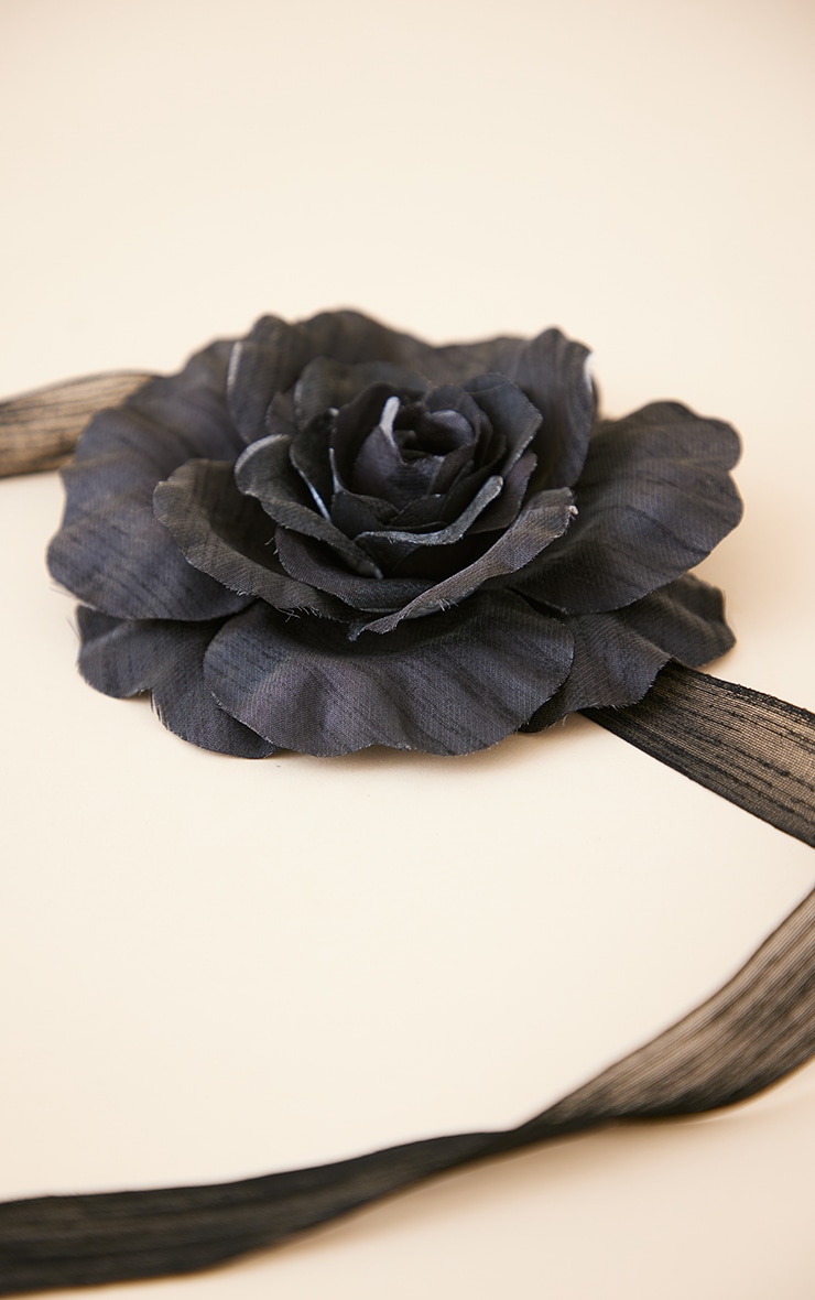 Black Oversized Flower Neck Corsage | PrettyLittleThing USA