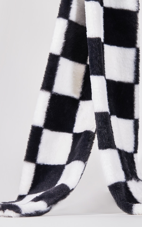 Monochrome Checkerboard Scarf | Accessories | PrettyLittleThing USA
