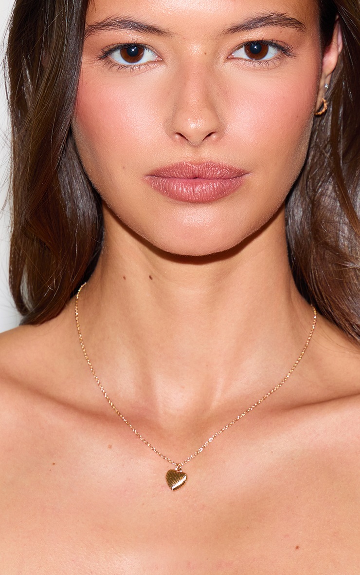 Gold Heart Diagonal Ridge Pendant Necklace | Accessories | PLT