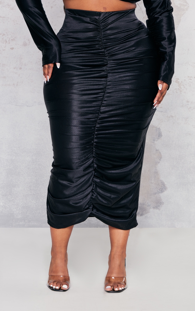 Plus Jupe mi-longue disco noire à fronces | PrettyLittleThing FR