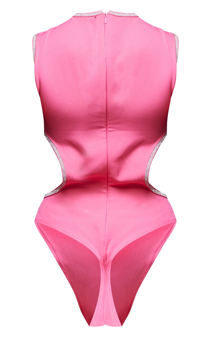 Body rose vif à découpes et bordures strassées | PrettyLittleThing FR