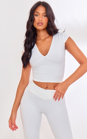 Women's White Tops | White T-Shirts | PrettyLittleThing