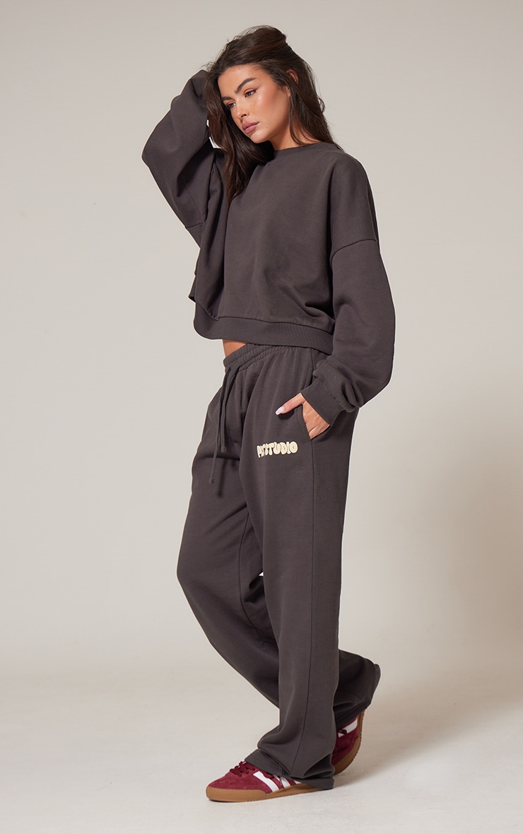 PLT Jogging Droit Deluxe Gris Anthracite À Logo "PLT Studio" | Sweat ...