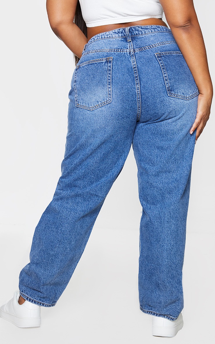 PRETTYLITTLETHING Plus Mid Blue Knee Rip Mom Jeans | Plus Size ...
