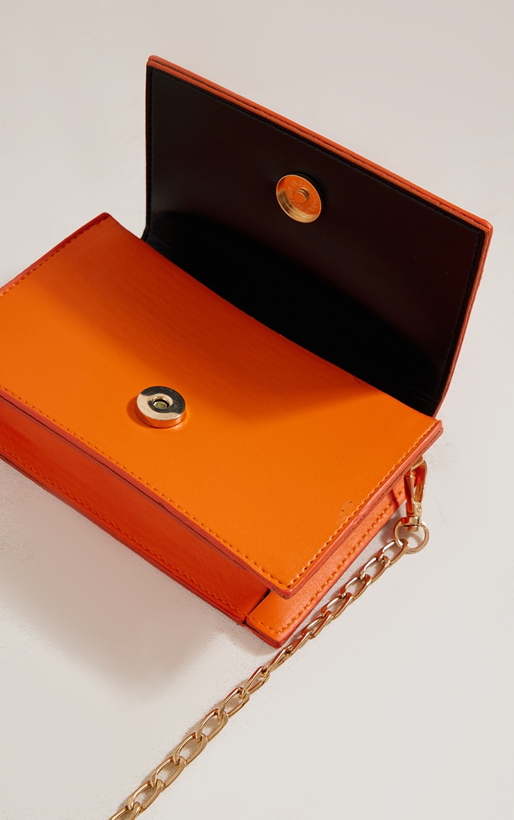 Sac carré style boîte orange à bandoulière | PrettyLittleThing FR
