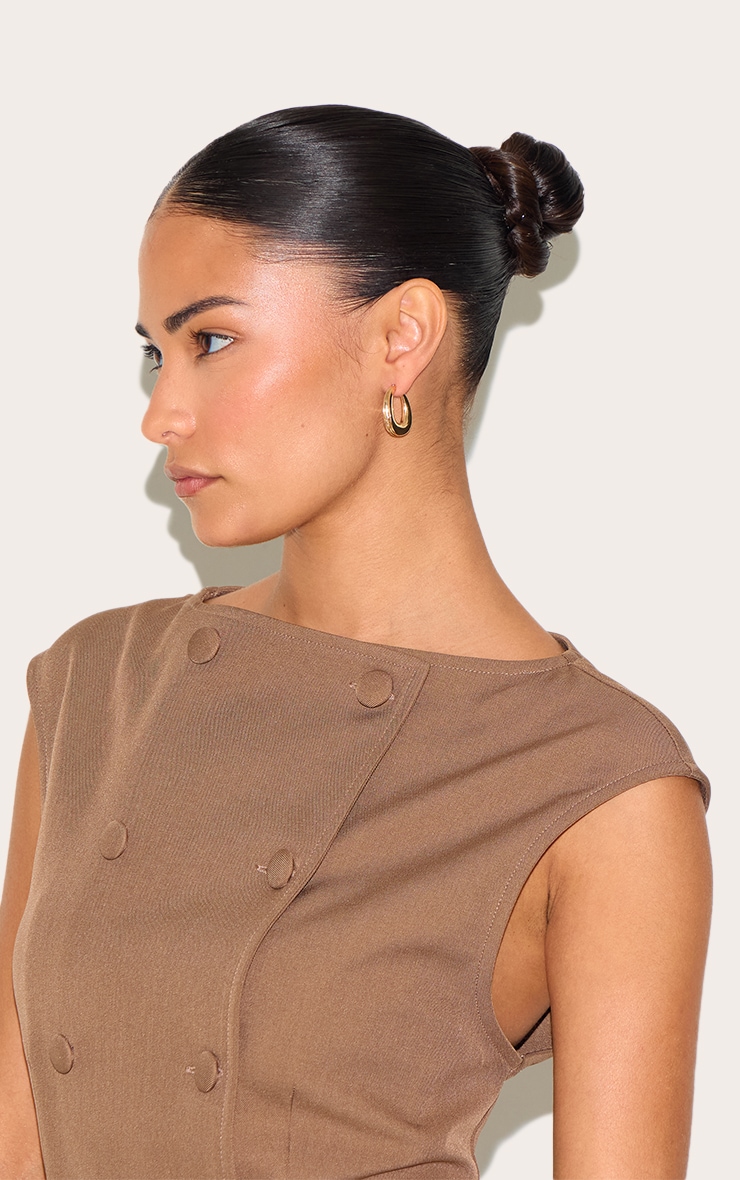 Gold Ridge Medium Hoop Earring | Accessories | PrettyLittleThing USA