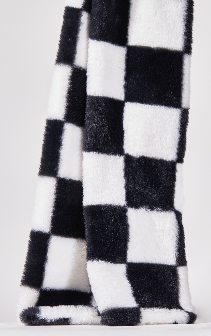 Monochrome Checkerboard Scarf | Accessories | PrettyLittleThing USA
