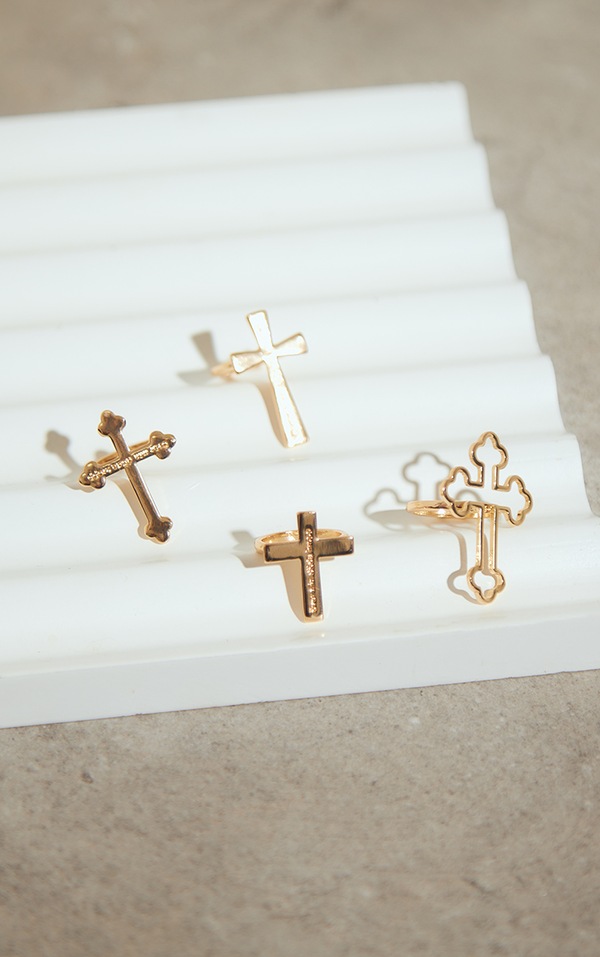Gold Oversized Cross Rings | Accessories | PrettyLittleThing USA