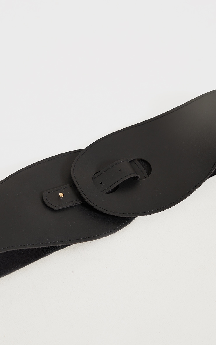 Black Oversized Circular Cut Out Waist Belt Prettylittlething 