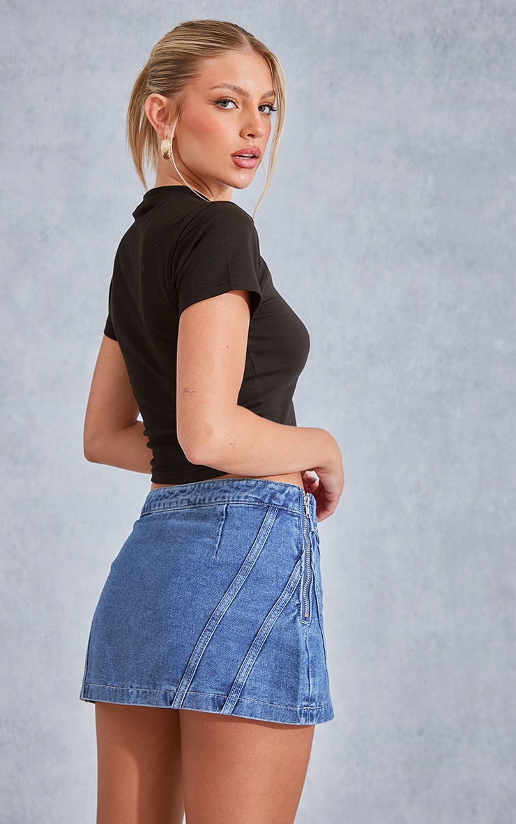 Prettylittlething Black Print Fitted Crop T Shirt | PrettyLittleThing USA