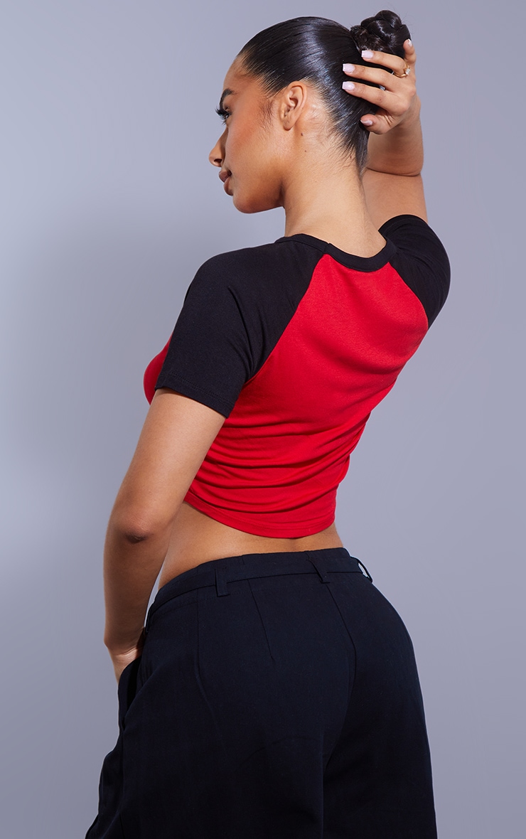 Petite Red Graphic Short Sleeve Crop Top | PrettyLittleThing USA