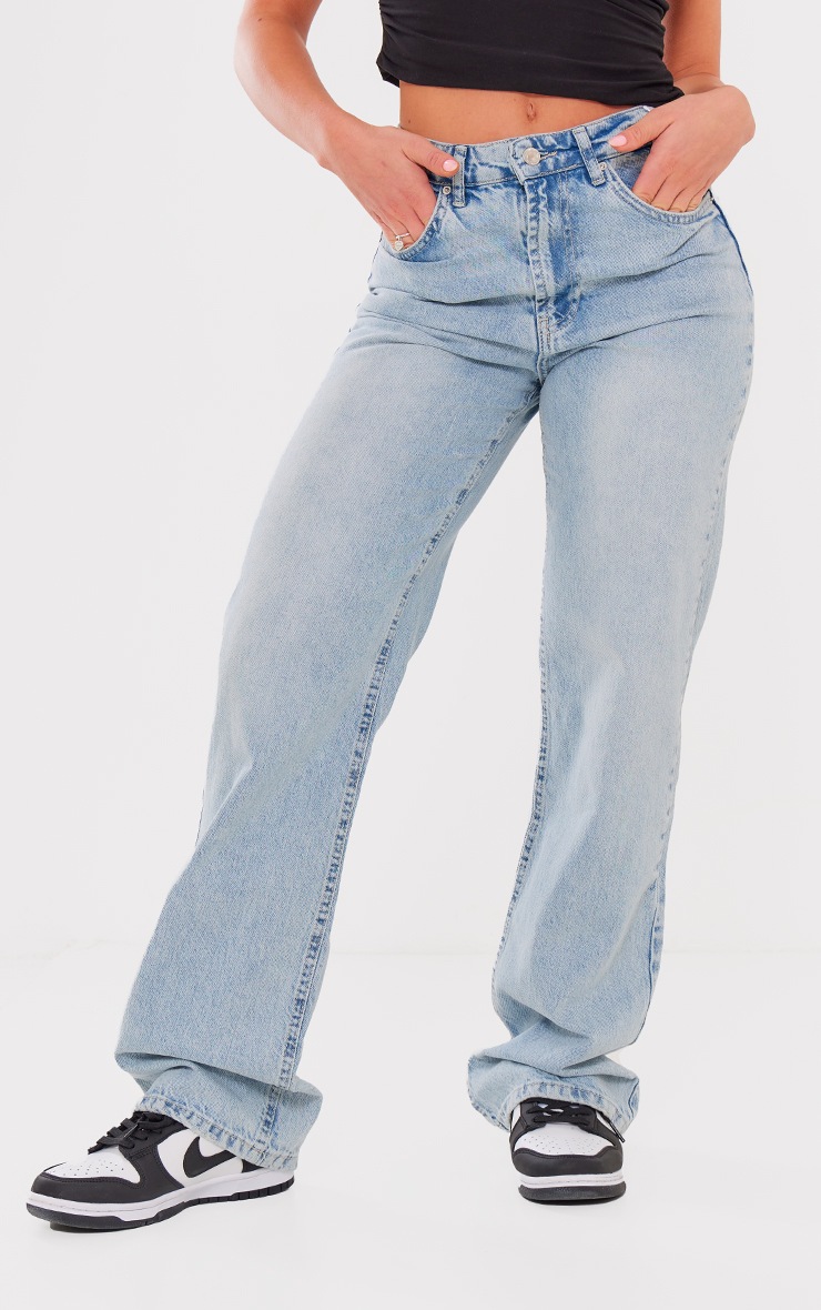 Light Blue Wash Straight Leg Mid Rise Jeans | PrettyLittleThing