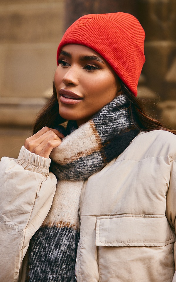 PRETTYLITTLETHING Bonnet Rouge À Logo | Accessoires | PLT FR