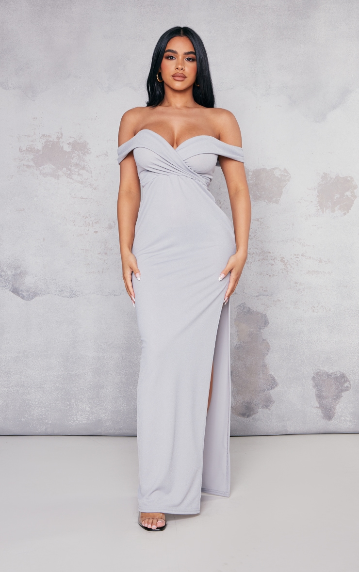 Petite Robe longue très fendue gris clair à col bardot et pli ...