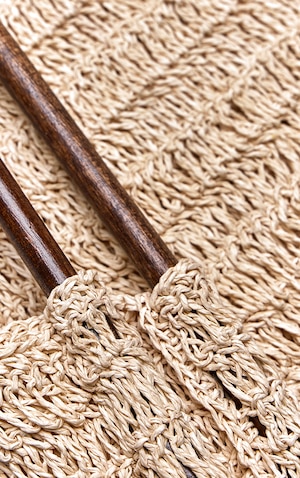 Natural Fringed Raffia Wooden Handle Beach Grab Bag | Accessories | PLT