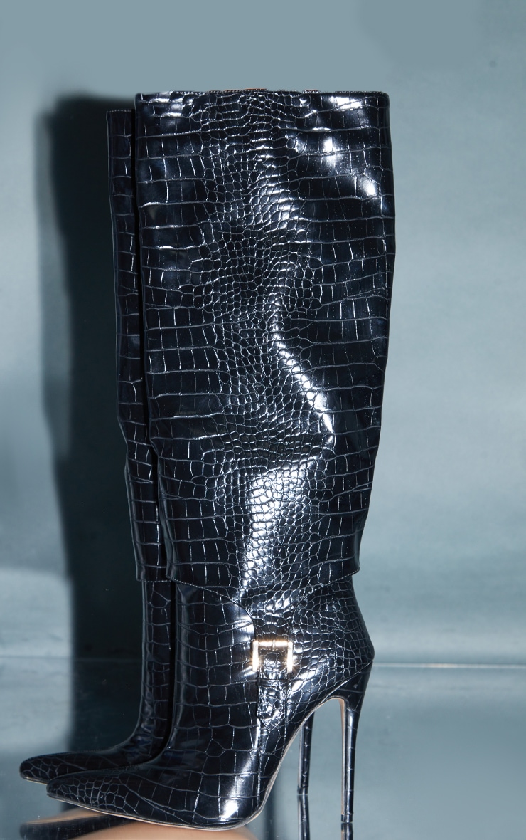 Bottes pointues similicuir verni effet croco noir à détail boucle ...