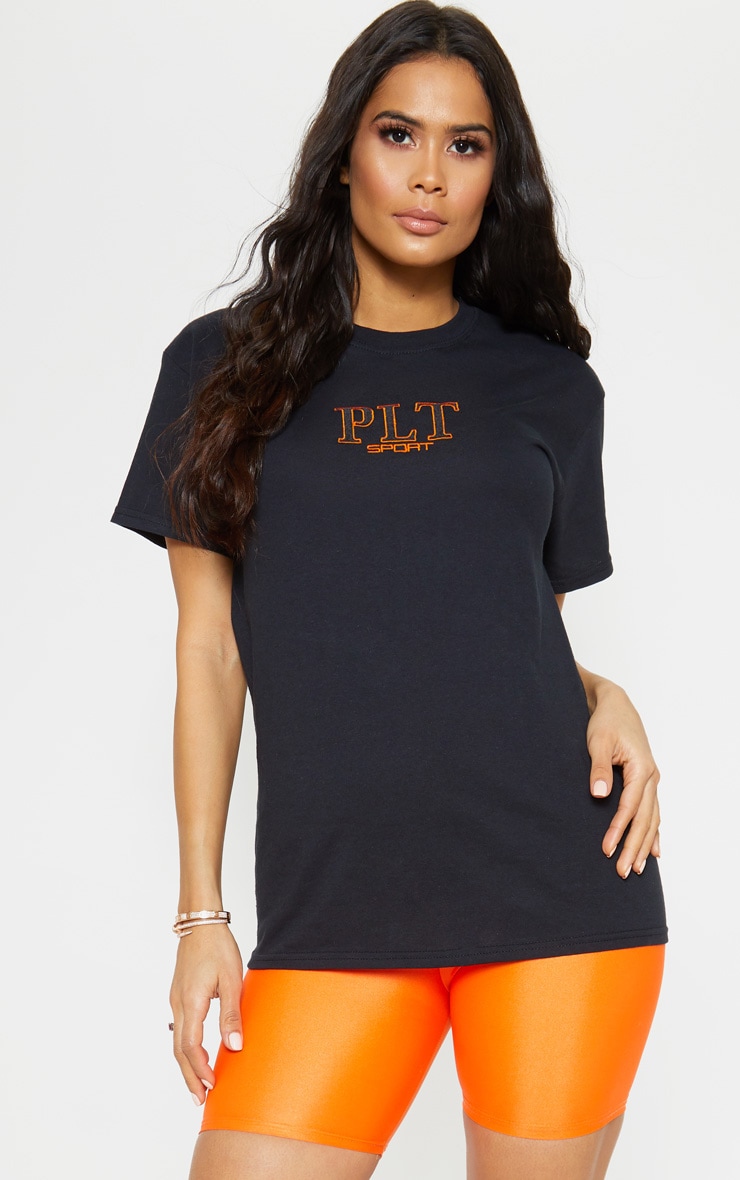 Tee-shirt Oversize Sport Noir Broderie PLT. Tops | PrettyLittleThing FR